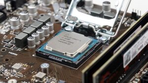 Placa base ≫ Qué es, para qué sirve y cómo funciona